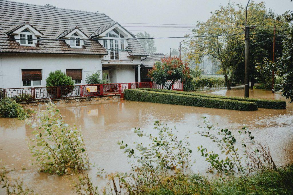 8 Weather Safety Practices Everyone Should Know